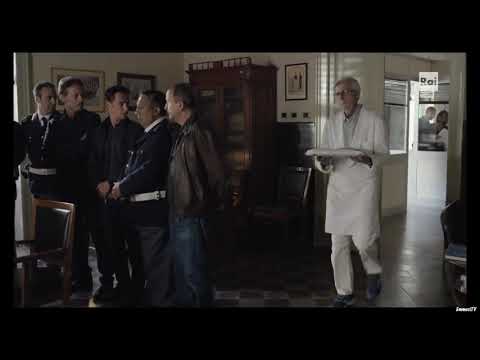 Who delivers the cannoli a Il Commissario Montalbano e compagni?