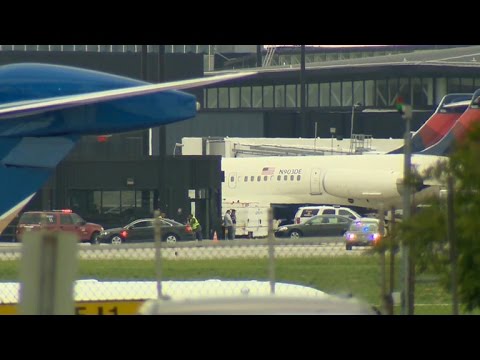 Man drives through perimeter fence at BWI Airport