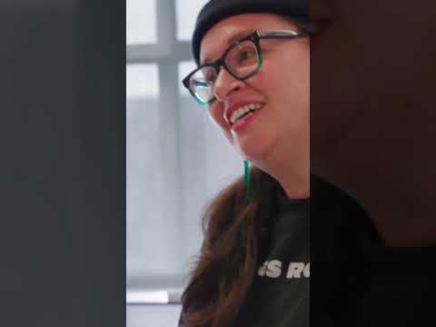 Bobbi Brown and Katie Couric at Jones Road Beauty #tour #beauty #makeup 
