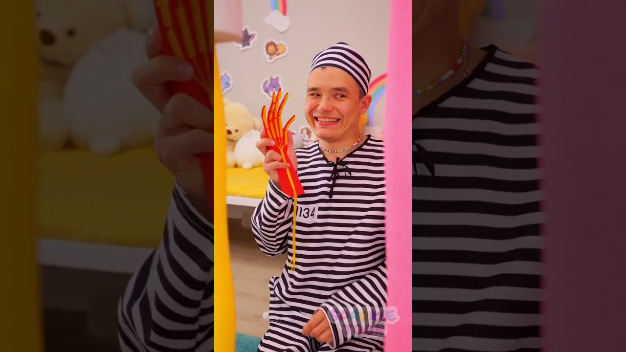 Creative Fun Time! 🌈 Make a Moving Hand with Straws! 😄👏🏼