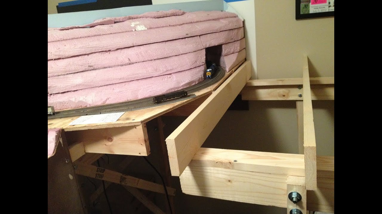 N Scale How To: Building Benchwork