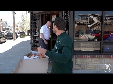 Barstool Pizza Review - Lee's Tavern (Staten Island)