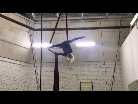 Handstand sequence – AERIAL ELEMENTS