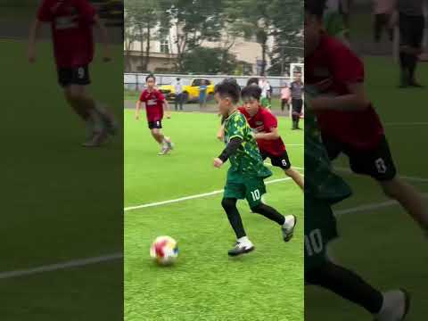 Messi nhí Việt Nam là đây một mình gánh Team