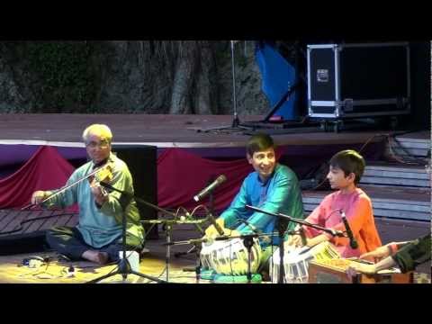 Prof. S.D.Madhur playing Raag Charukesi