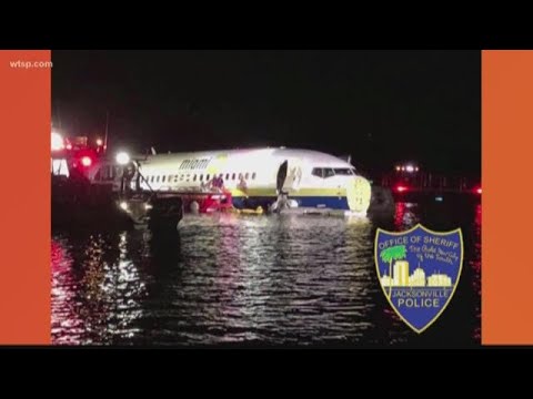 Plane goes into river near the NAS Jax airport | 10News WTSP