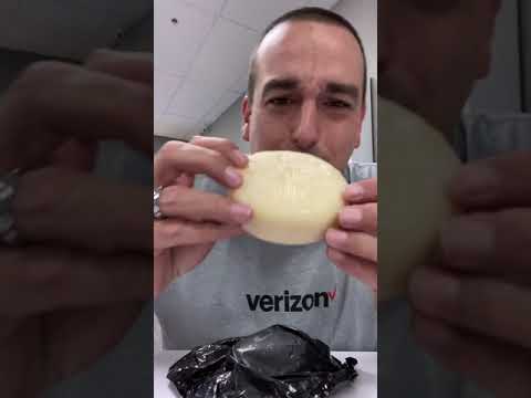 CASTELLO SMOKED GOUDA CHEESE 🧀 REVIEW. RICH CREAMY BUTTERY FLAVOR