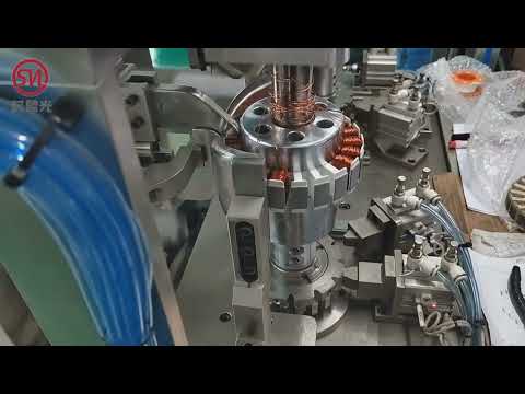 High-efficiency dual-station single-flyer rotor winding machine
