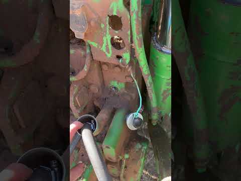 Tip and trips for refilling hydraulic oil on a 7730 John Deere tractor #AgTechTalk #fyp #farmtok