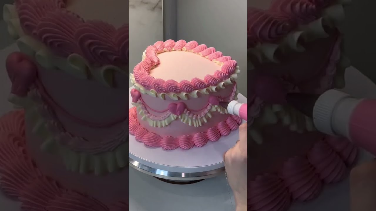 Vintage Cake Decorating #vintage #cakes  #cakedecorating #@annasconfectionay