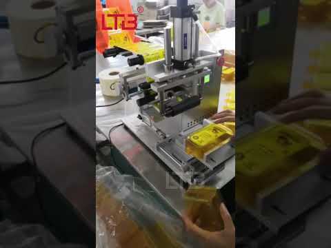 Low Cost Semi auto Flat Oval Bottle Labeling Machine Cosmetic Liquid Chemical Production Line