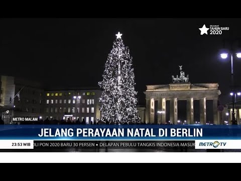 Pohon Natal Setinggi 17 Meter Jadi Ikon Perayaan Natal di Berlin