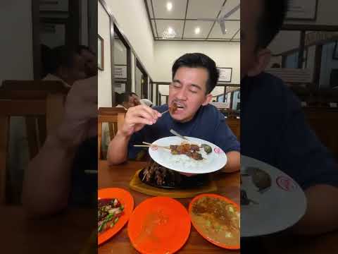 Sate dan Sop Dengkul dekat Gedung Sate