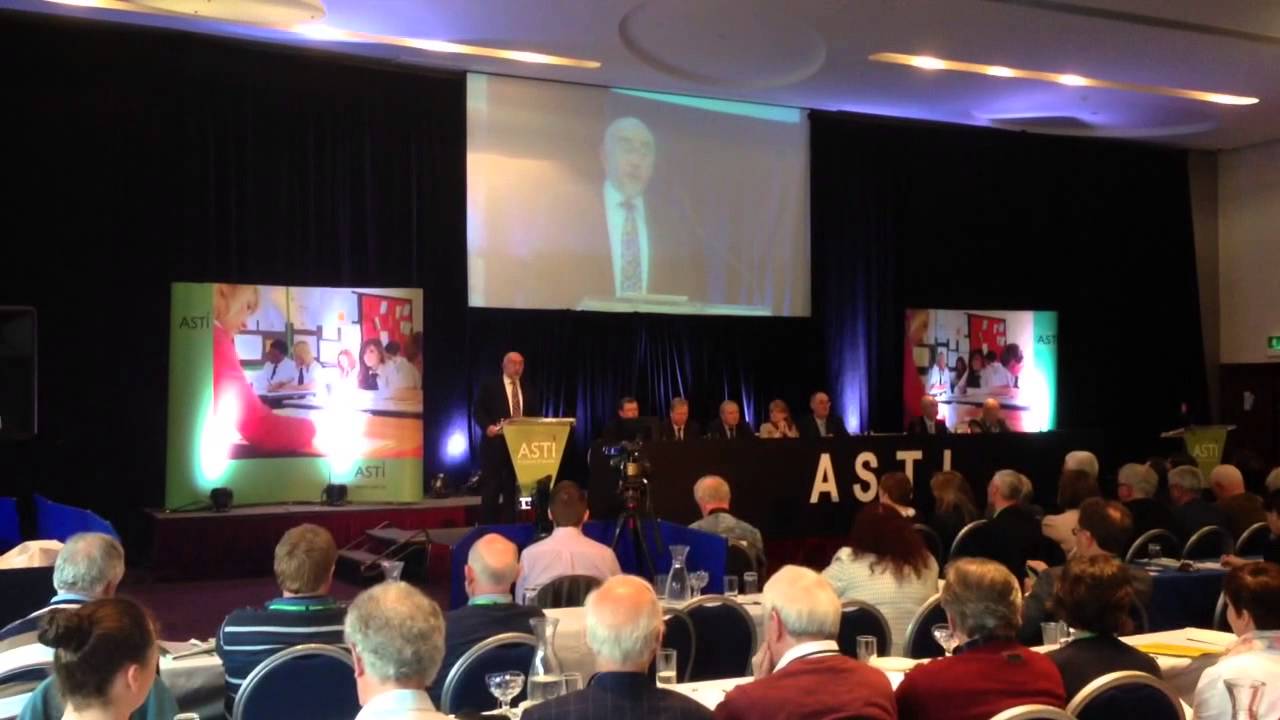 Education Minister Ruairi Quinn heckled, jeered and booed at ASTI conference