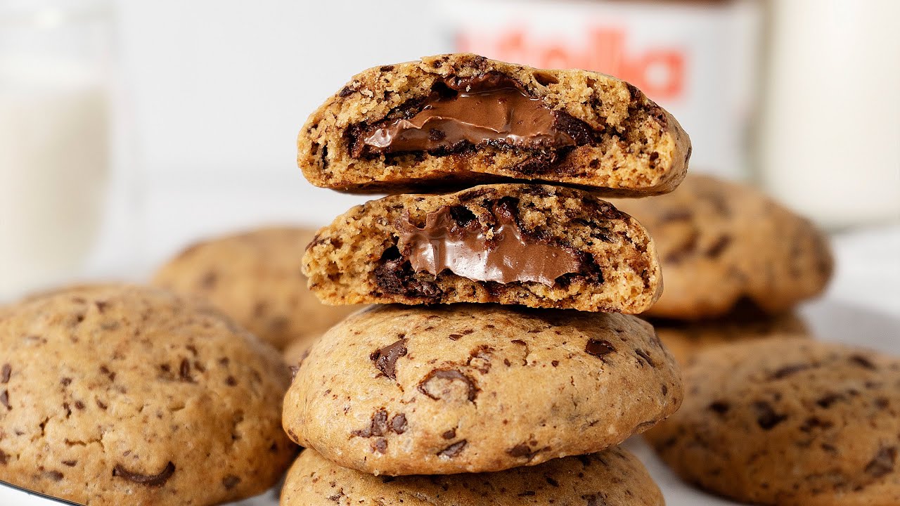 Easy Nutella Stuffed Chocolate Chunk Cookies (21 cookies with just 1 egg)