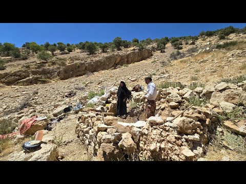 Nomadic Life: Building Shelter Walls with Natural Materials to Start Living in the Mountains