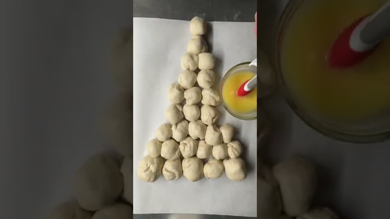 The EASIEST, Cheesy Christmas Appetizer 🎄