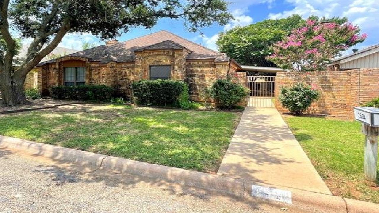 2534 Sunnibrook Court, Abilene, TX Presented by Paula Jones.