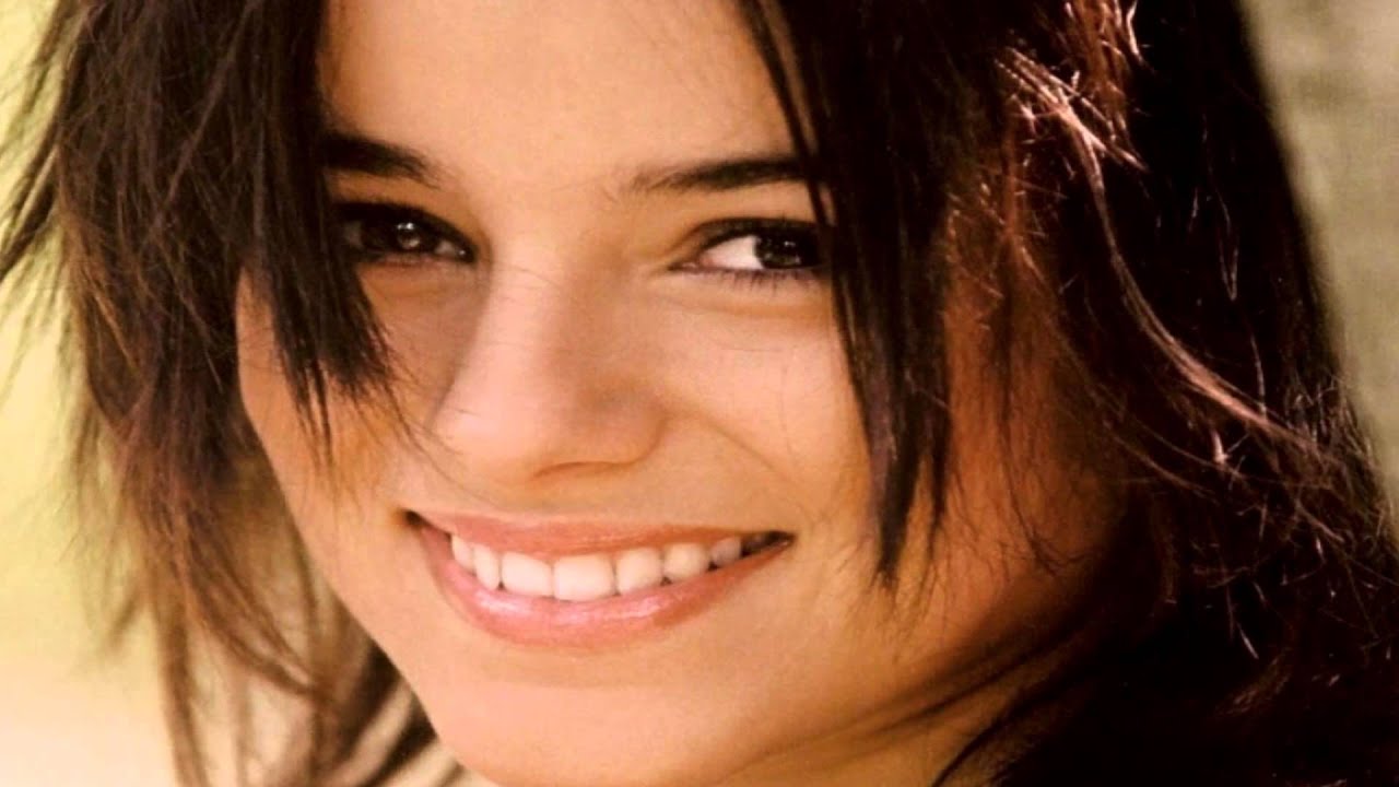 Alizee video slide show        Patsy