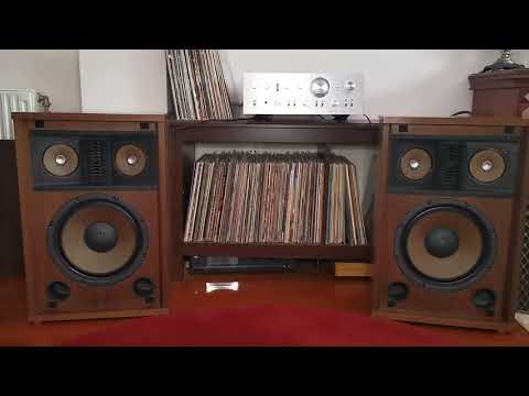 Sansui sp 2500 vintage speakers play HAVASI - age of heroes