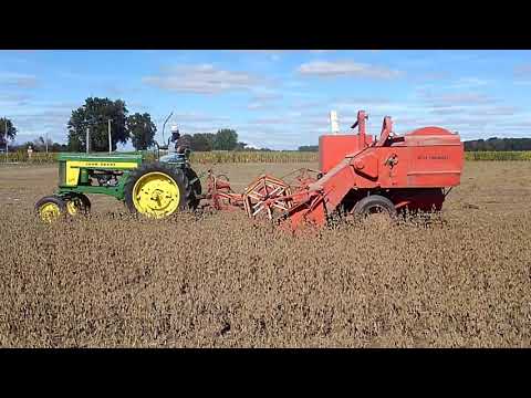 Ford Combine and Allis cutting beans at the DuValls 2019