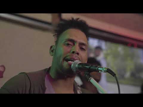 Sandro Reyes……déjen me Beber- video oficial – ElBacharengue.Net