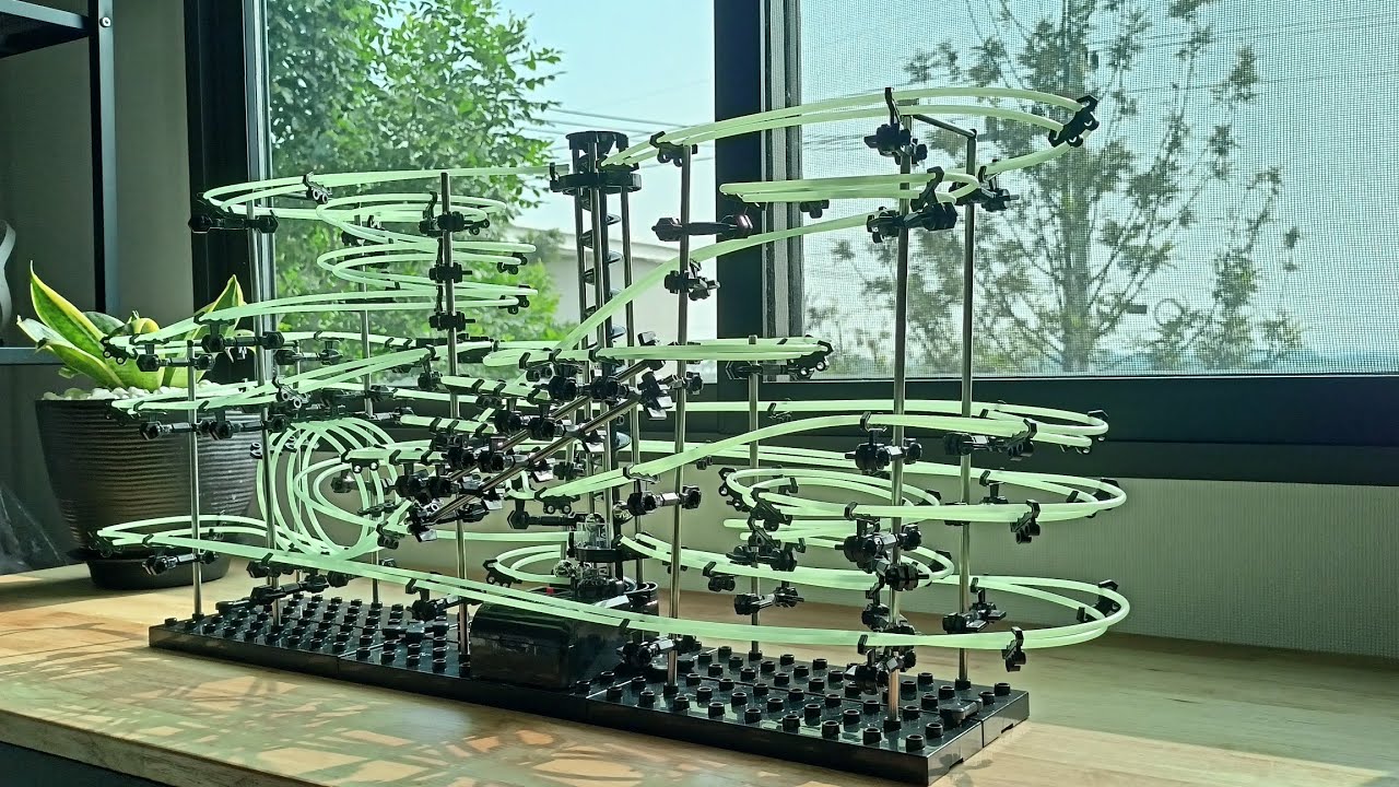 Spacerail Level4 (No.233-4G) - Build Video