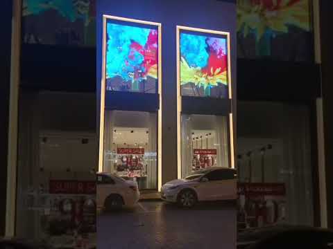 2XL Dubai's Innovative Window Display: Transparent Video Panels Revolutionize Furniture Retail