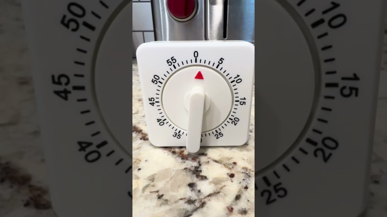 60 Minute Mechanical Kitchen Timer - See it Being Used