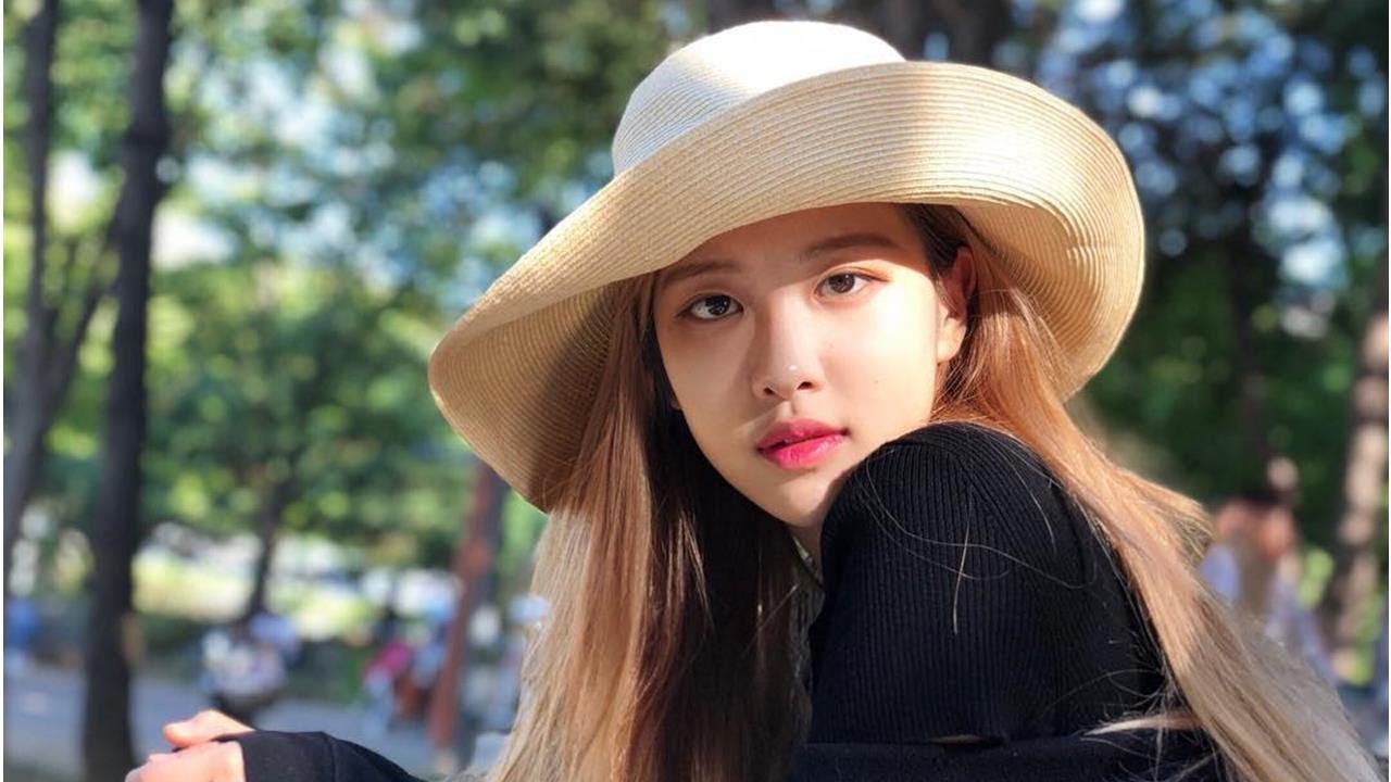 10 Moments When BLACKPINK’s Rosé Proved She Can Pull Off Any Kind Of Hat