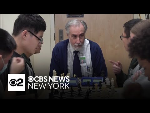 Brooklyn teacher Eliot Weiss retires after 50 years, dozens of chess team wins