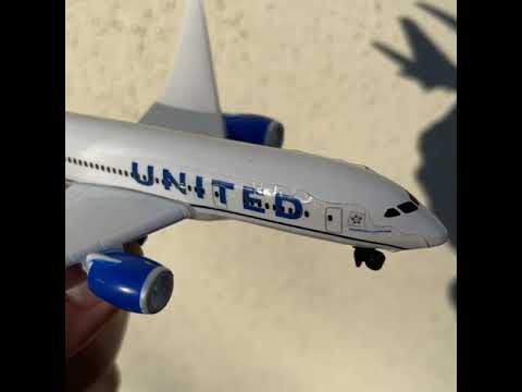 RT6264-2 UNITED AIRLINES SINGLE PLANE 2019 LIVERY by Daron Toys.