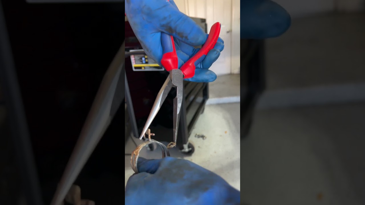 Automatic hose clamp