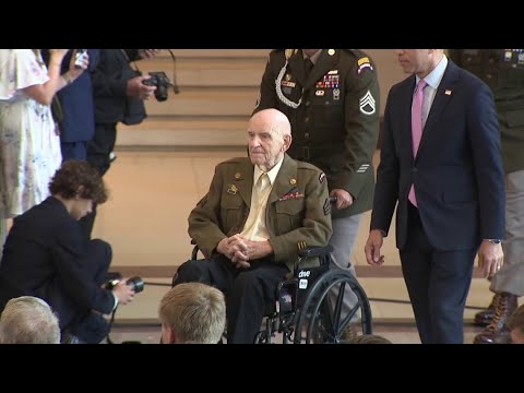 Wayne County WWII veteran receives Congressional Gold Medal in Washington, D.C.