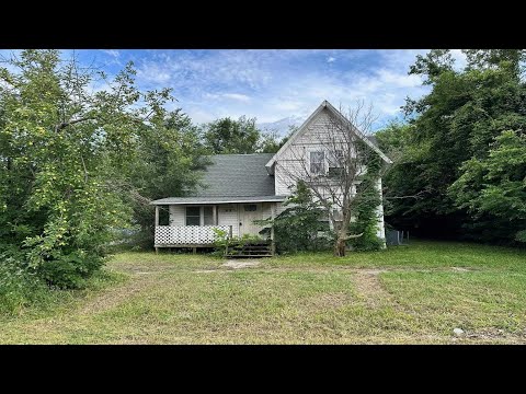 NEW LISTING: 421 W 8th Ave Winfield KS 67156