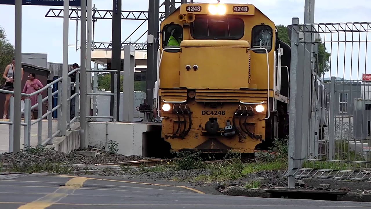 Photos - Morningside Crossing - nzrailphotos.co.nz