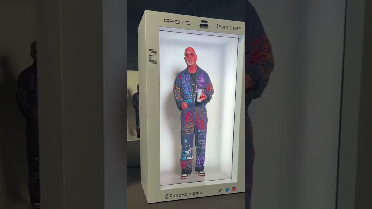 Hologram technology is here! 😮🤯  -  🎥 protohologram