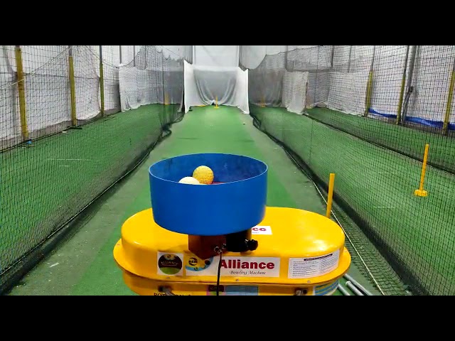 Cricket bowling Machine - Automatic Cricket Bowling Machine ...