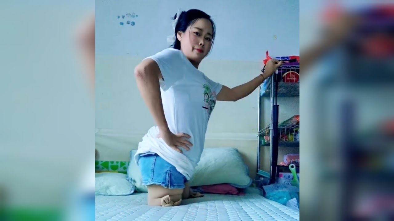 Amputee Girl Trying to Stand up With No Legs | Legless DAK Amputee Lady