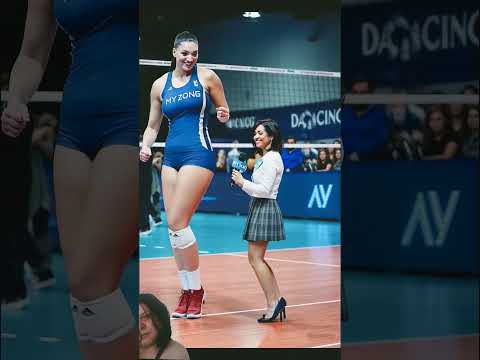 10ft+ Volleyball Player Steals the Spotlight with Dance Performance! #shorts #shortsdance 매우 키가 큰 여자