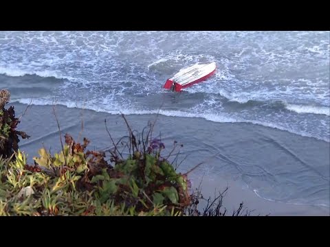 Smuggling boat capsizes on San Diego area beach