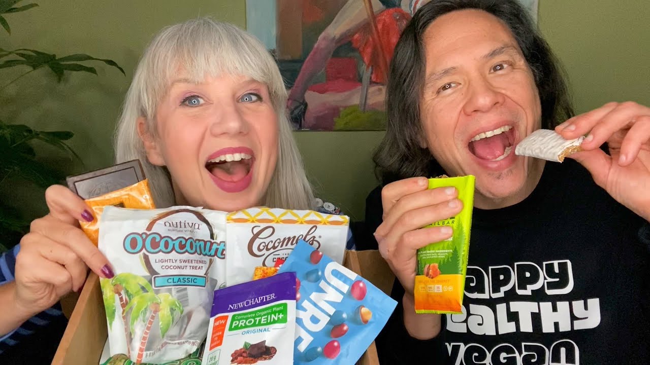 Unboxing Vegancuts Snack Box + Reviewing Everything (SO YUMMY!)