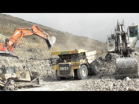 Fantastic Four Machines: Liebherr R9350, Hitachi EX2600, Dozer D8R & Komatsu HD785 in One Location