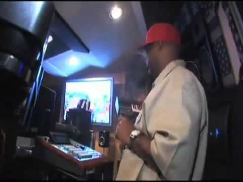 DJ BATTLECAT IN THE STUDIO MAKES WEST COAST BEAT