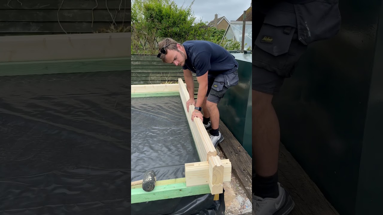 Now that’s satisfying log cabin building 🪵 #logcabin #gardenroom #shorts #satisfyingvideo