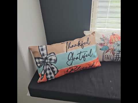 Update your pillows each season! #falldecor #falldecoratingideas #farmhousedecor