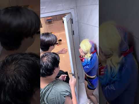 Who did Harley Quinn meet in the bathroom?#Harley Quinn #joker