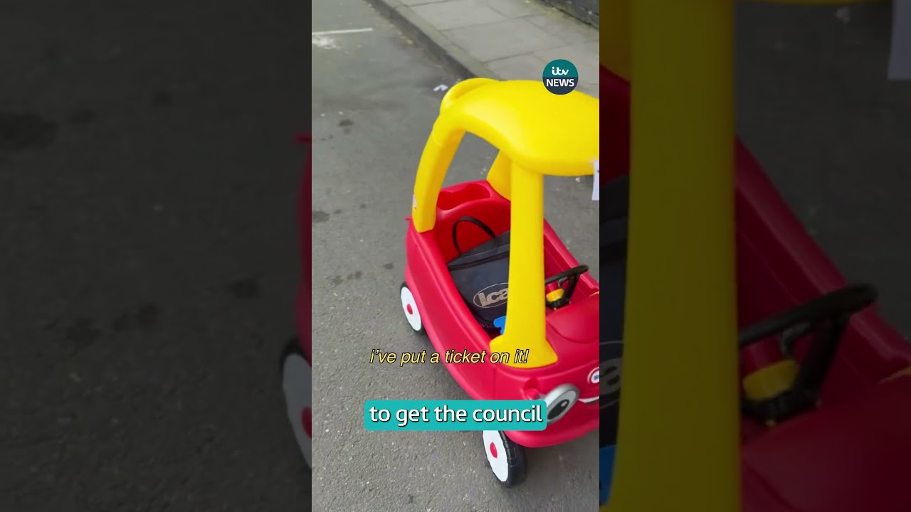 T-shirt designer Zoë Bread took on Manchester City Council over a confusing parking sign #itvnews