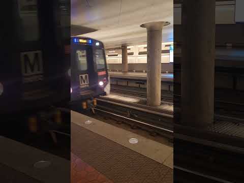 🚈 Riding WMATA for the First Time | Washington DC