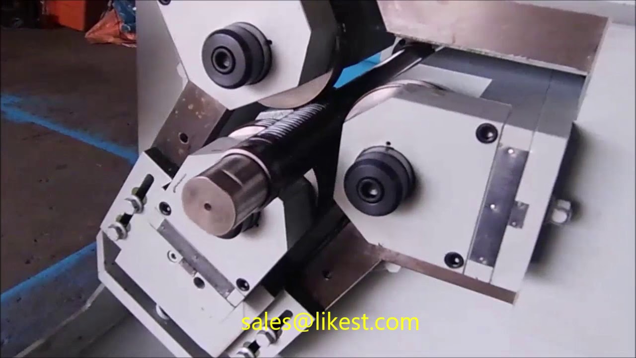 Thread rolling machine for pipe and tube